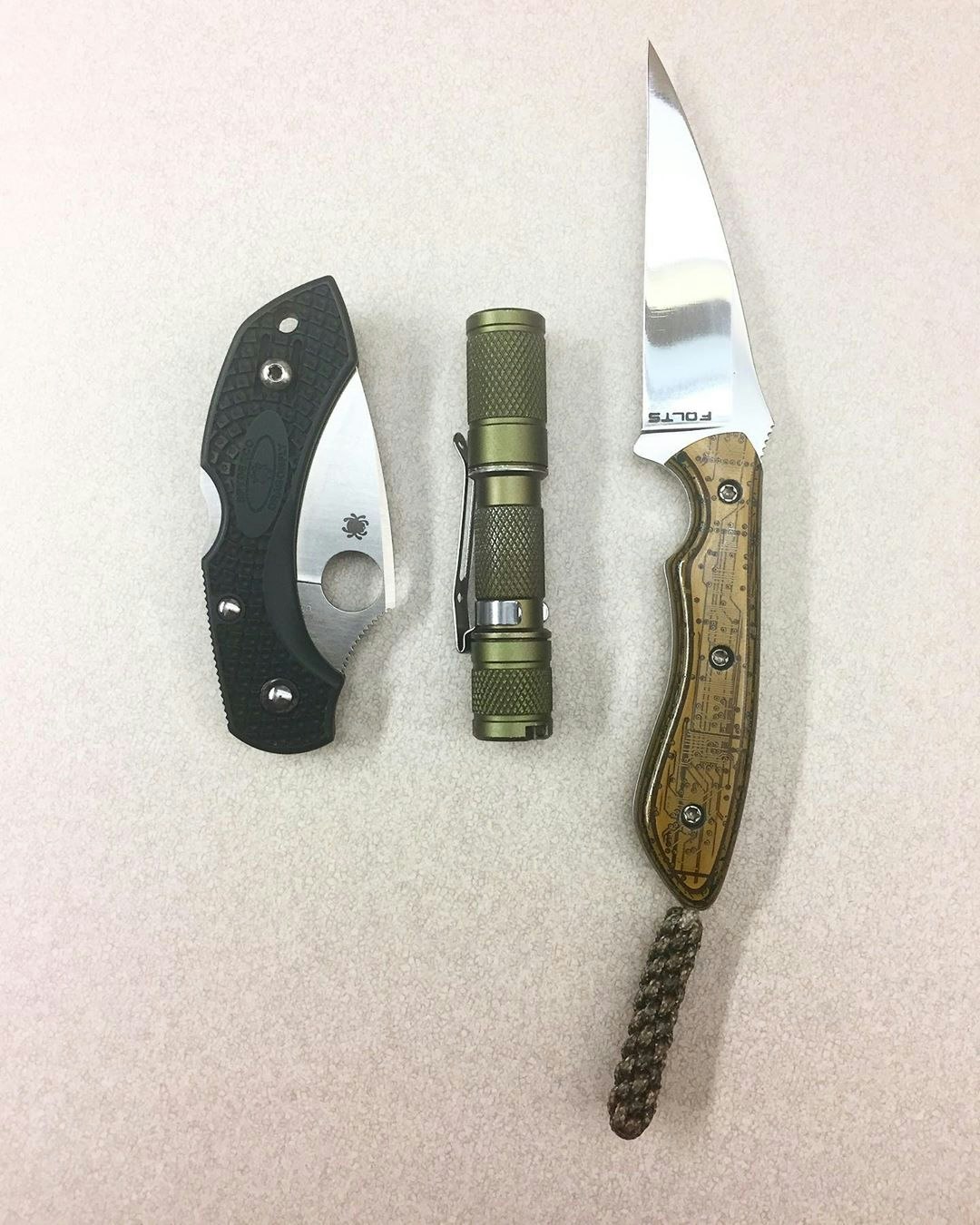 Massdrop AAA Aluminum Light + Spyderco Dragonfly 2 (ZDP189) + Folts S.P ...