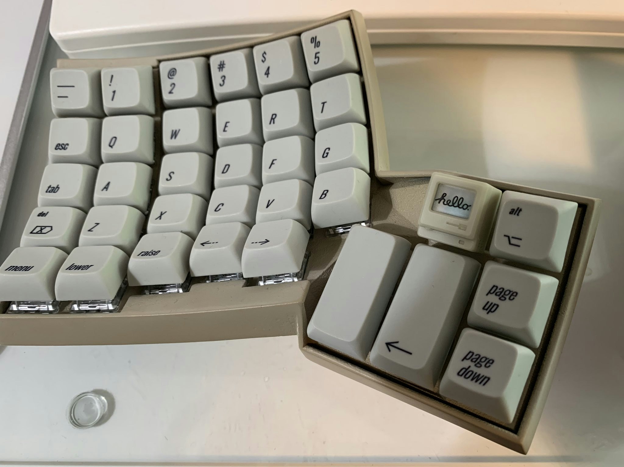 Gen.s Monitor Screen Resin Artisan Keycap | Mechanical Keyboards ...