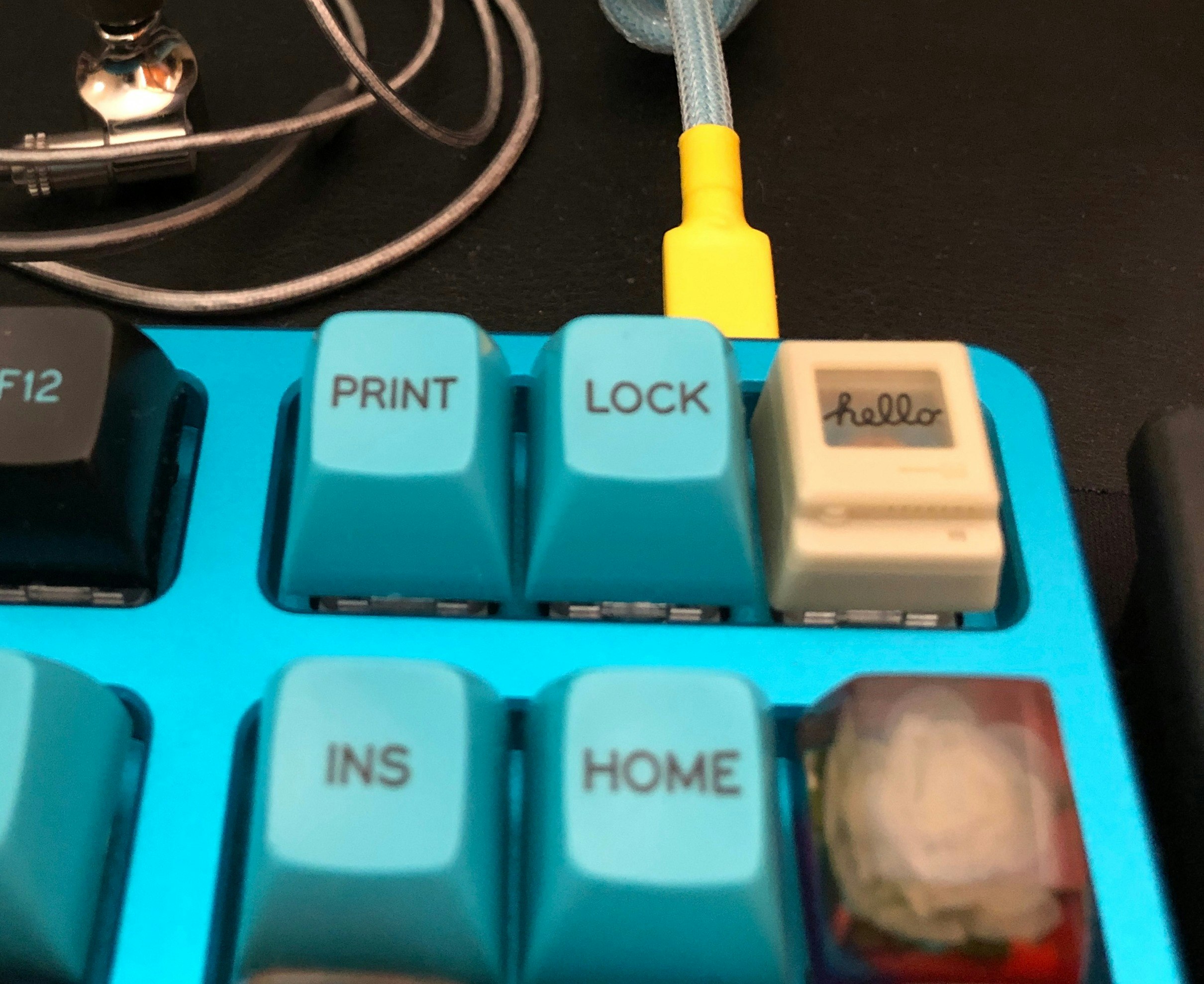 Gen.s Monitor Screen Resin Artisan Keycap | Mechanical Keyboards ...