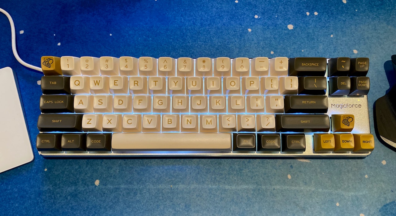 Melgeek MG Ember Dawn Keycaps on a Magicforce smart2 Bluetooth keyboard ...