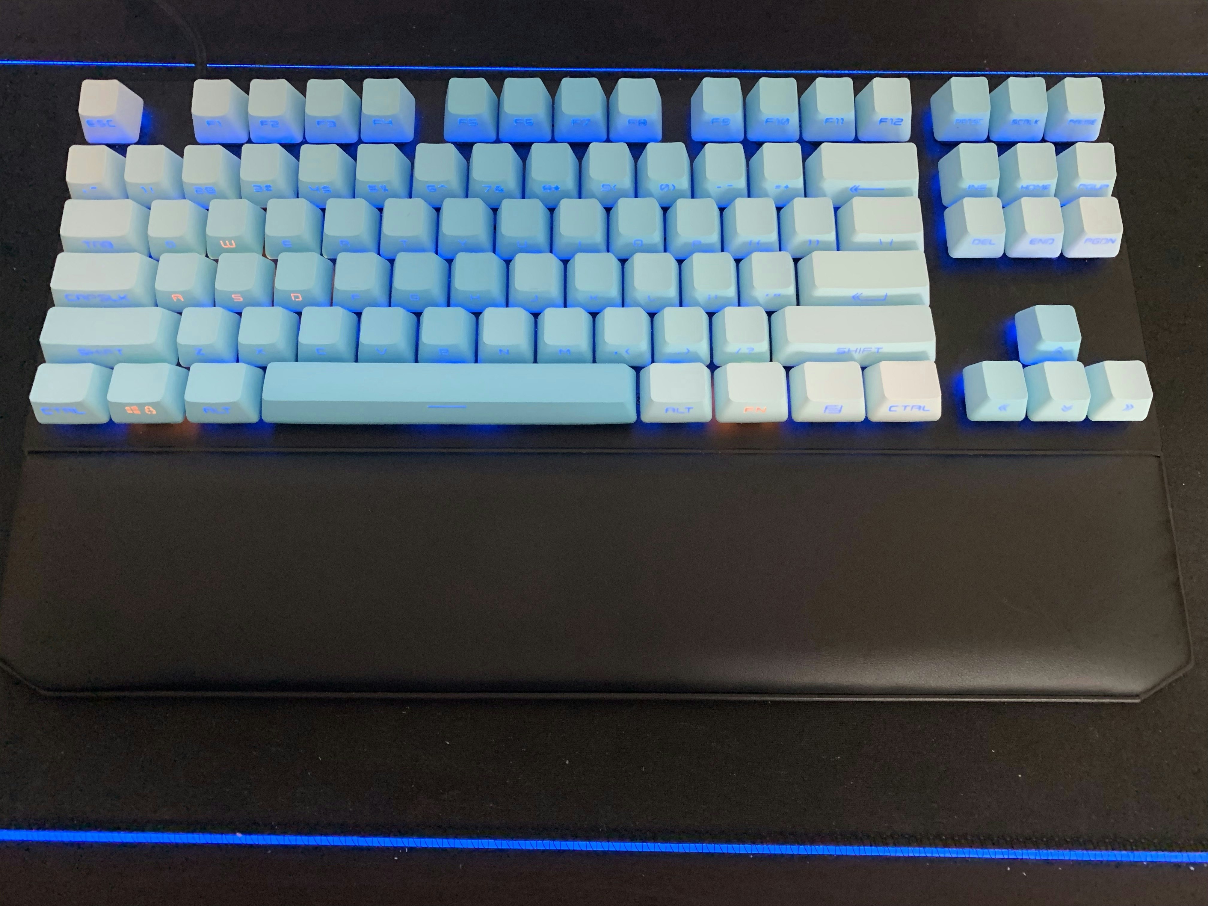 Huntsman TE with Sky Blue keycaps | Drop