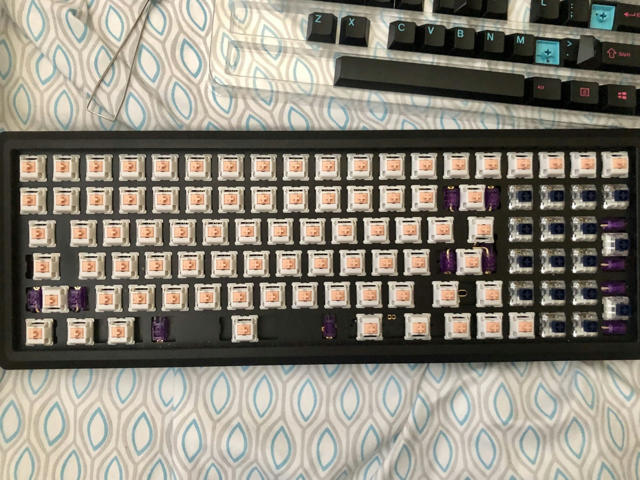 Holy Pandas lubed w/ Krytox 3204, Box Navies on numpad, Durock stabs ...