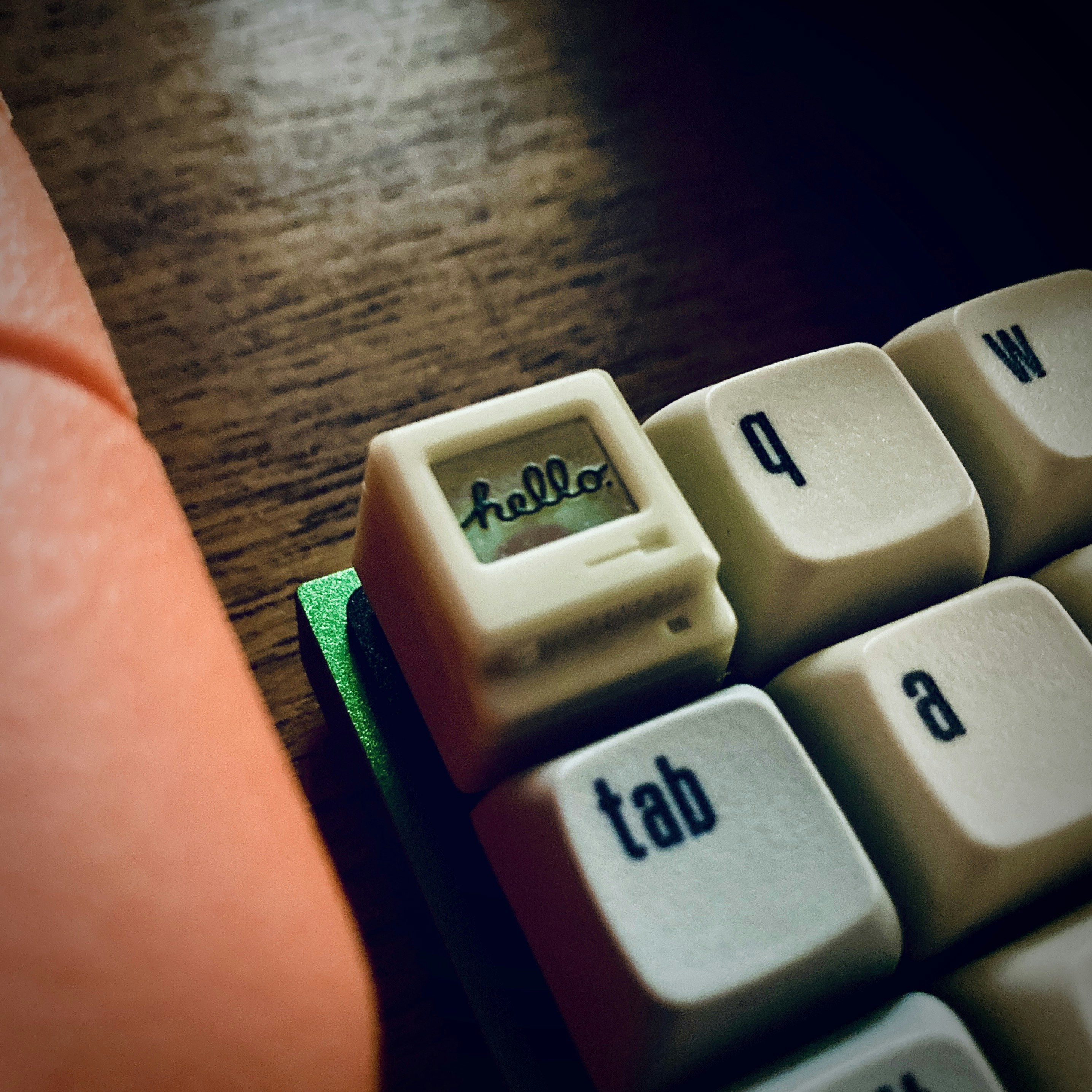 Gen.s Monitor Screen Resin Artisan Keycap | Mechanical Keyboards ...