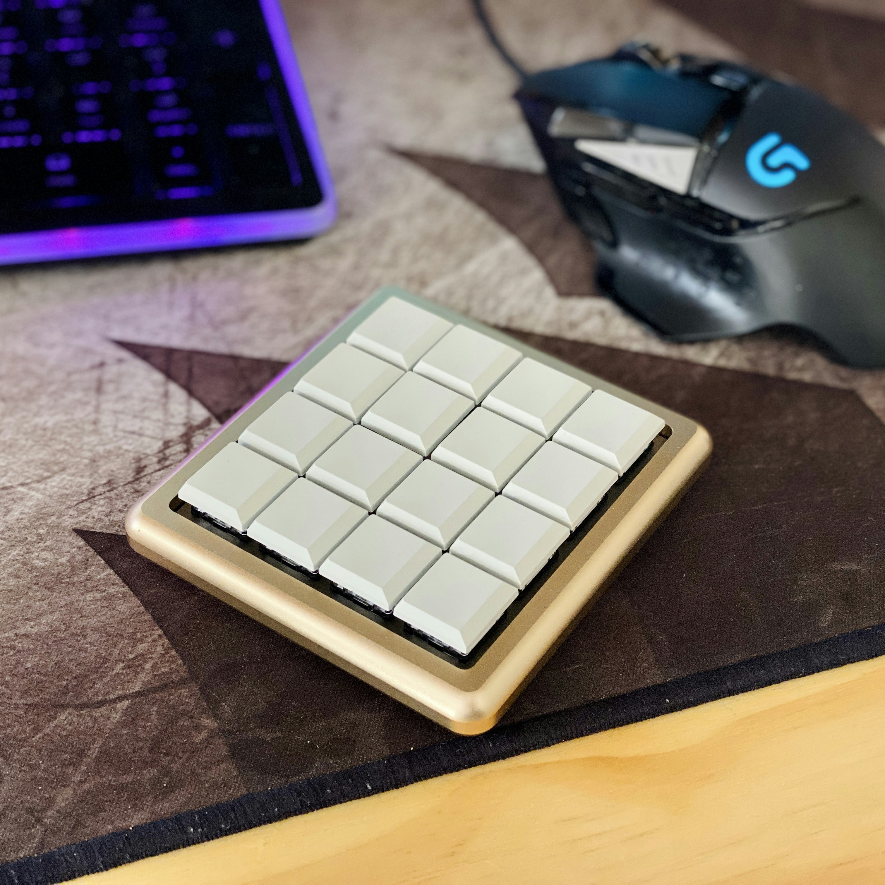 BM-16S Programmable Macropad (Choc Switches) | Mechanical Keyboards ...