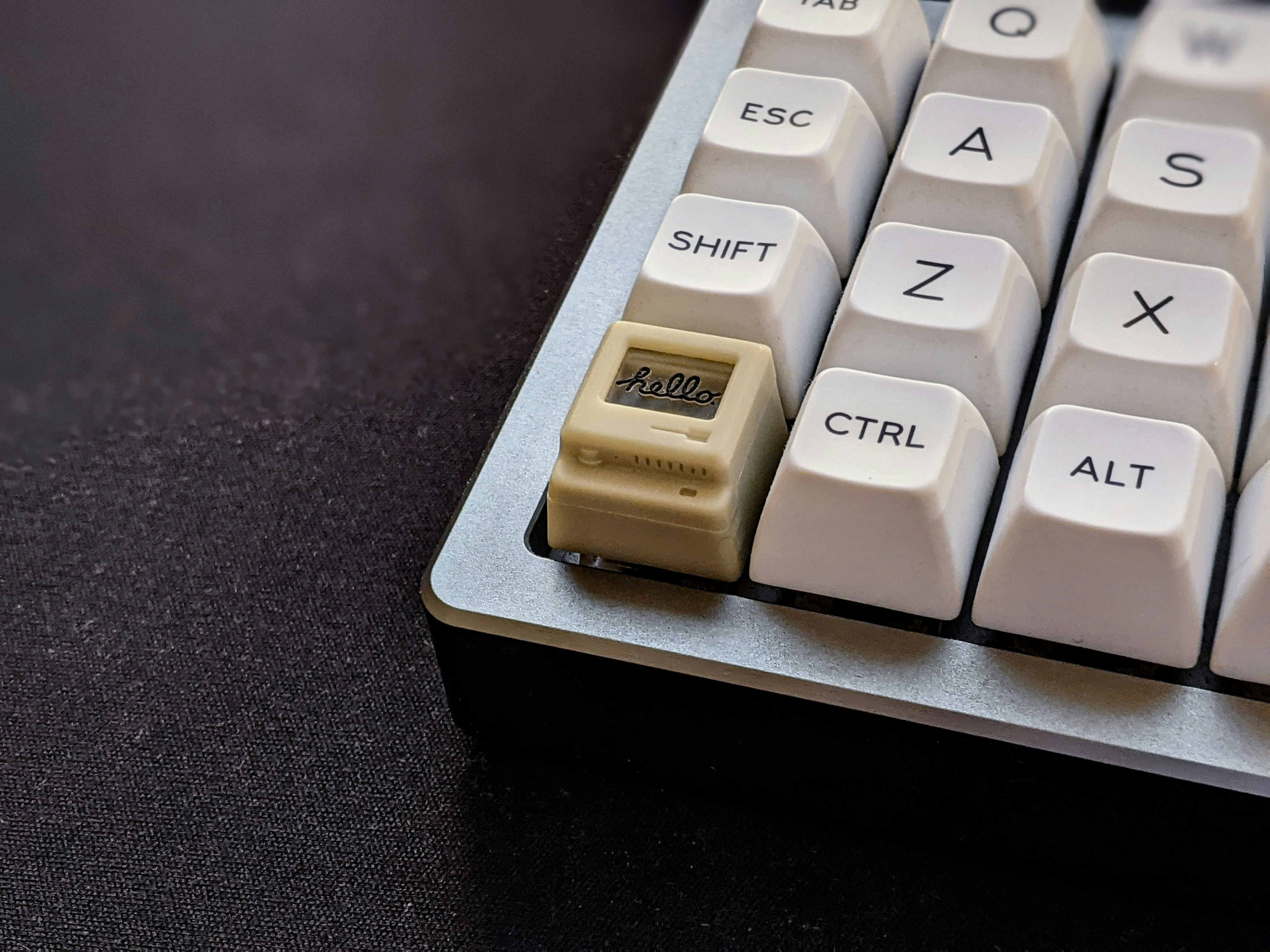 Gen.s Monitor Screen Resin Artisan Keycap | Mechanical Keyboards ...