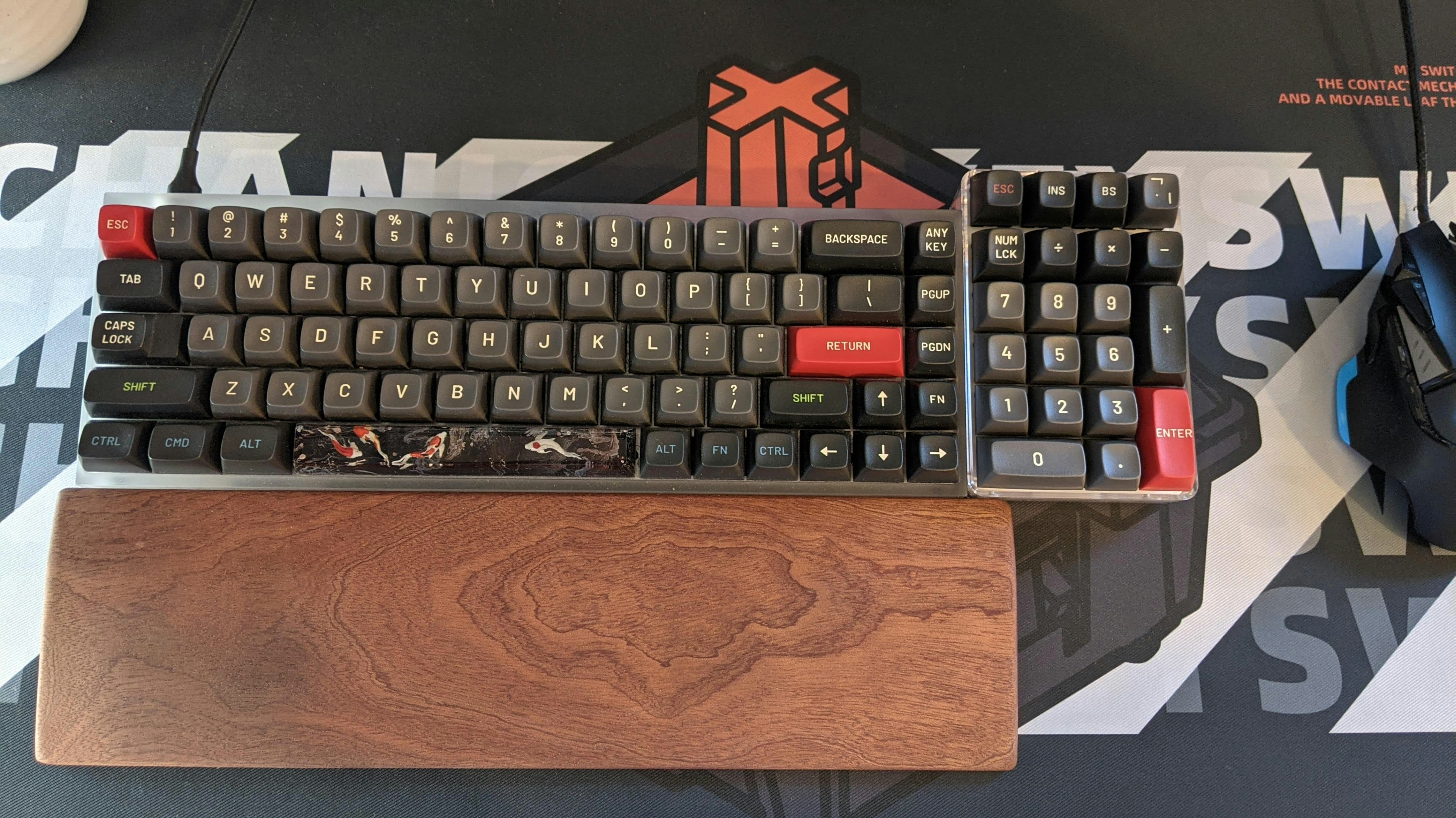 Looks good with the SUSUWATARI caps | Drop