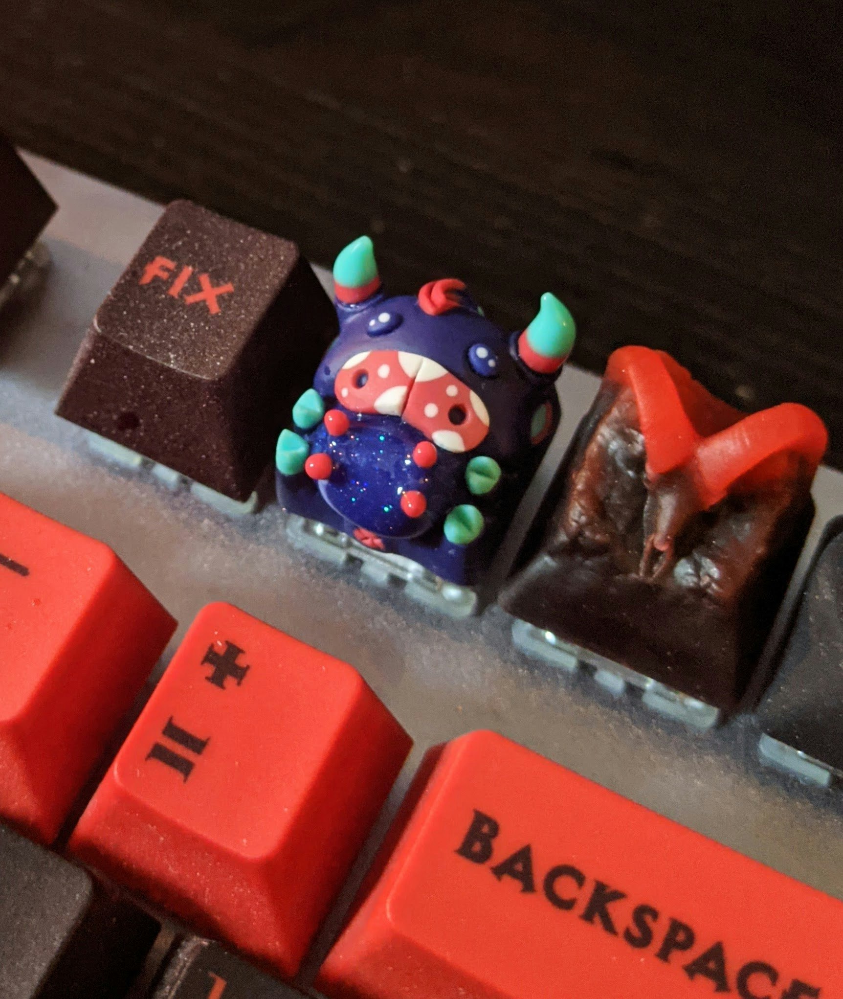 Beamer next to cherry profile caps | Drop