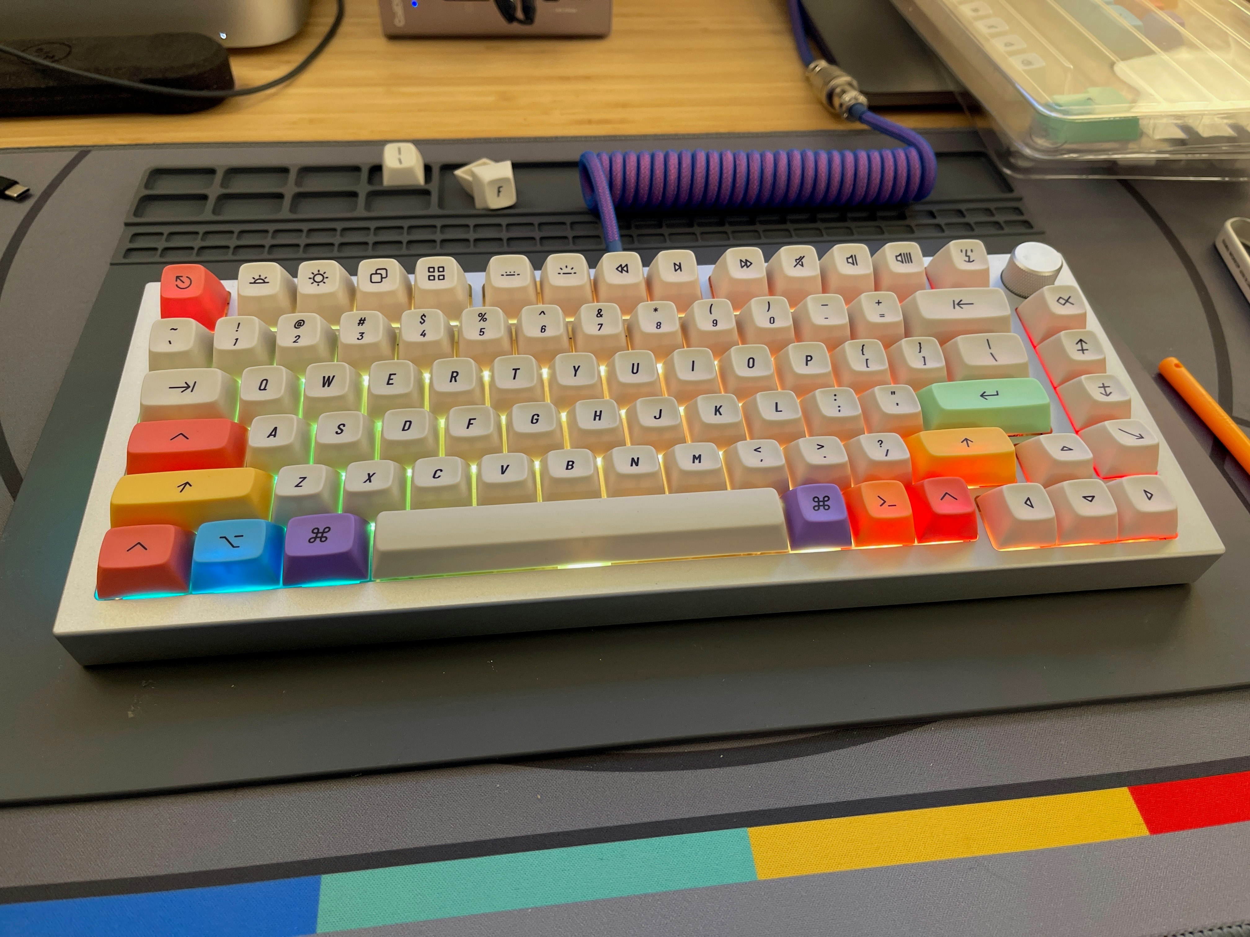 Extended 2048 + GMMK Pro + Glorious Nebula Cable + DualShot 2 Console ...