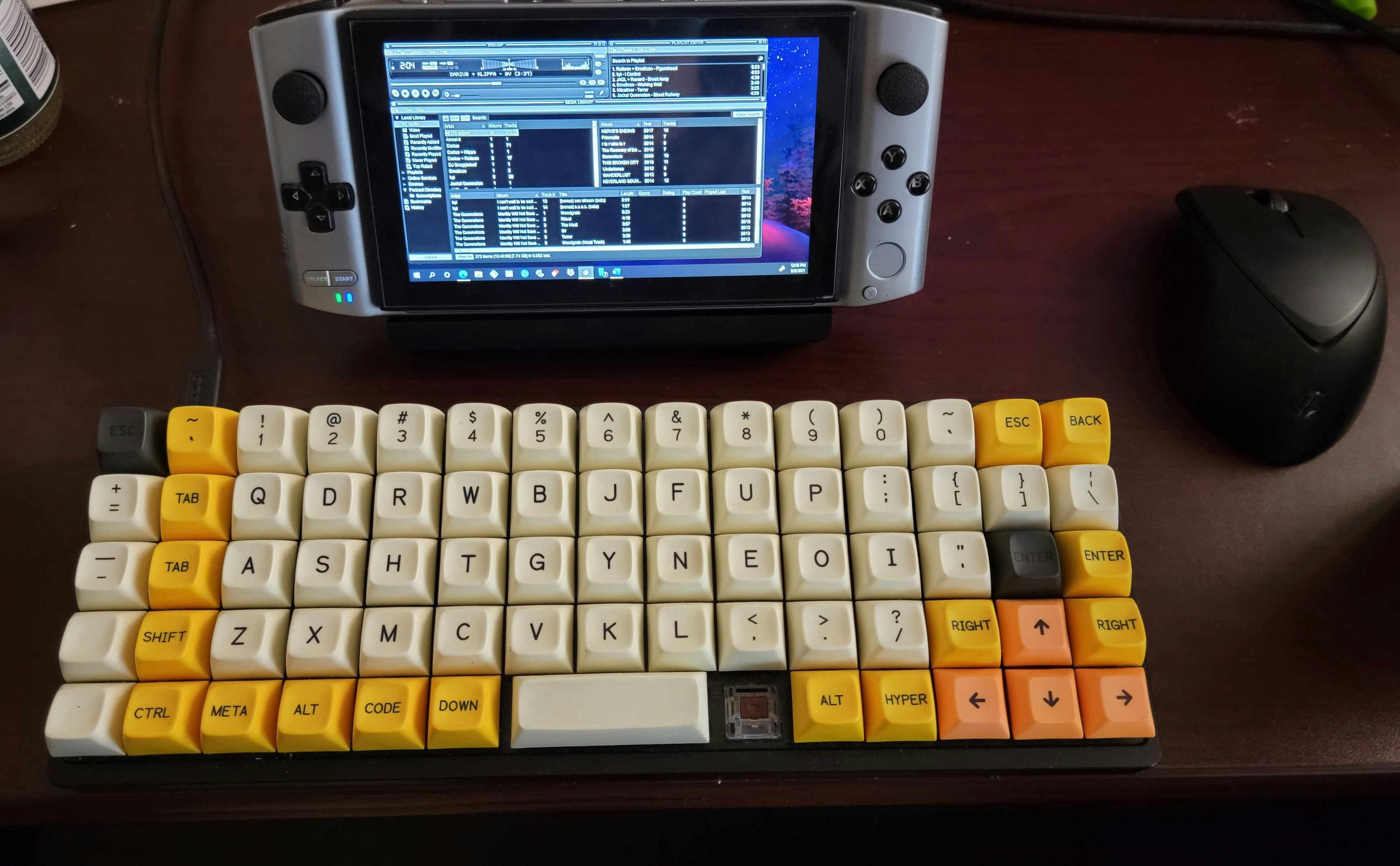 Daily Driver Serika ortho Workman keyboard doing its duties on a Win 3 ...