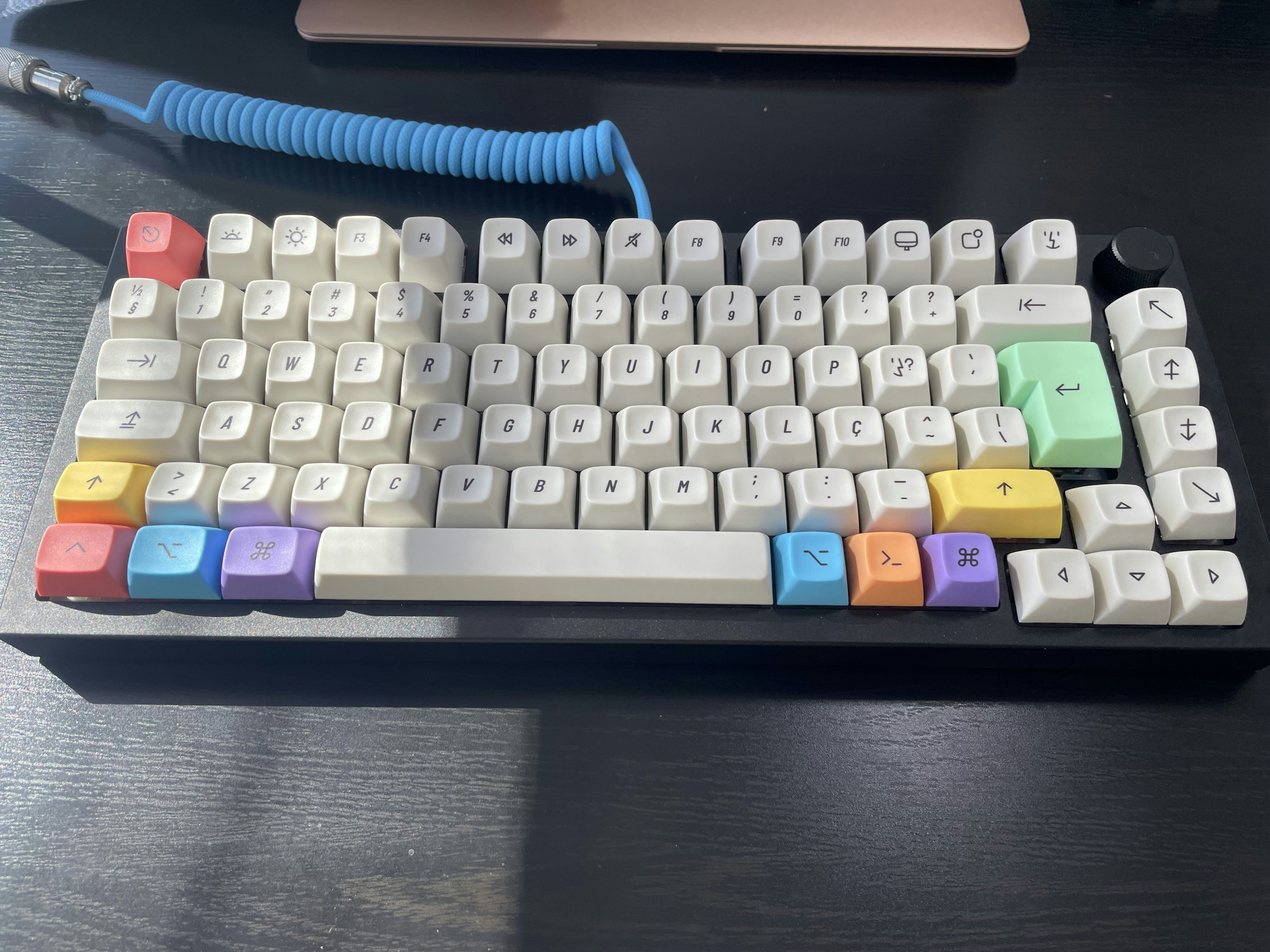 GMMK Pro with this beautiful set in ISO Portuguese layout | Drop