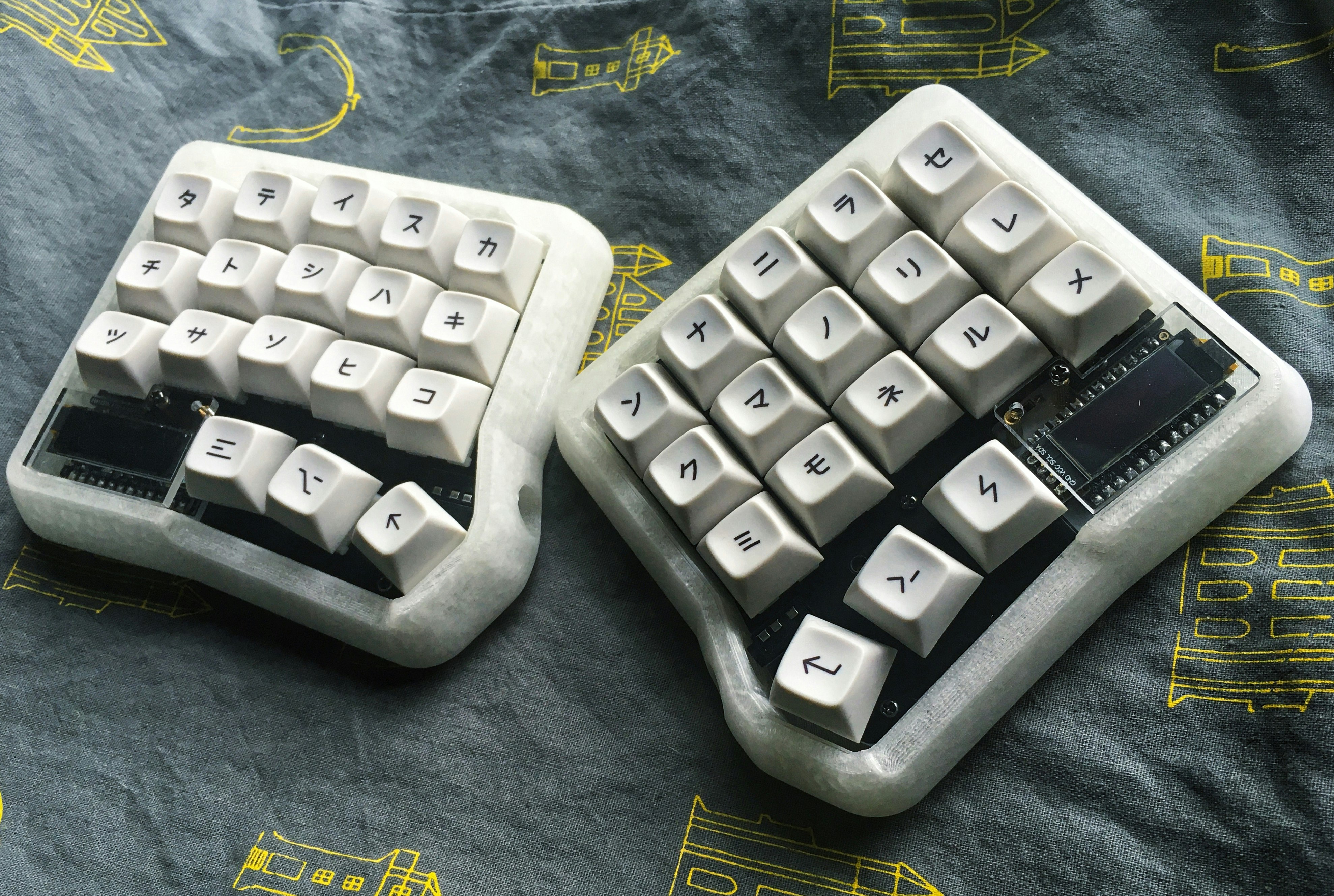 Microdox with frosted hi-pro case, katakana alphas, nomad mods. | Drop