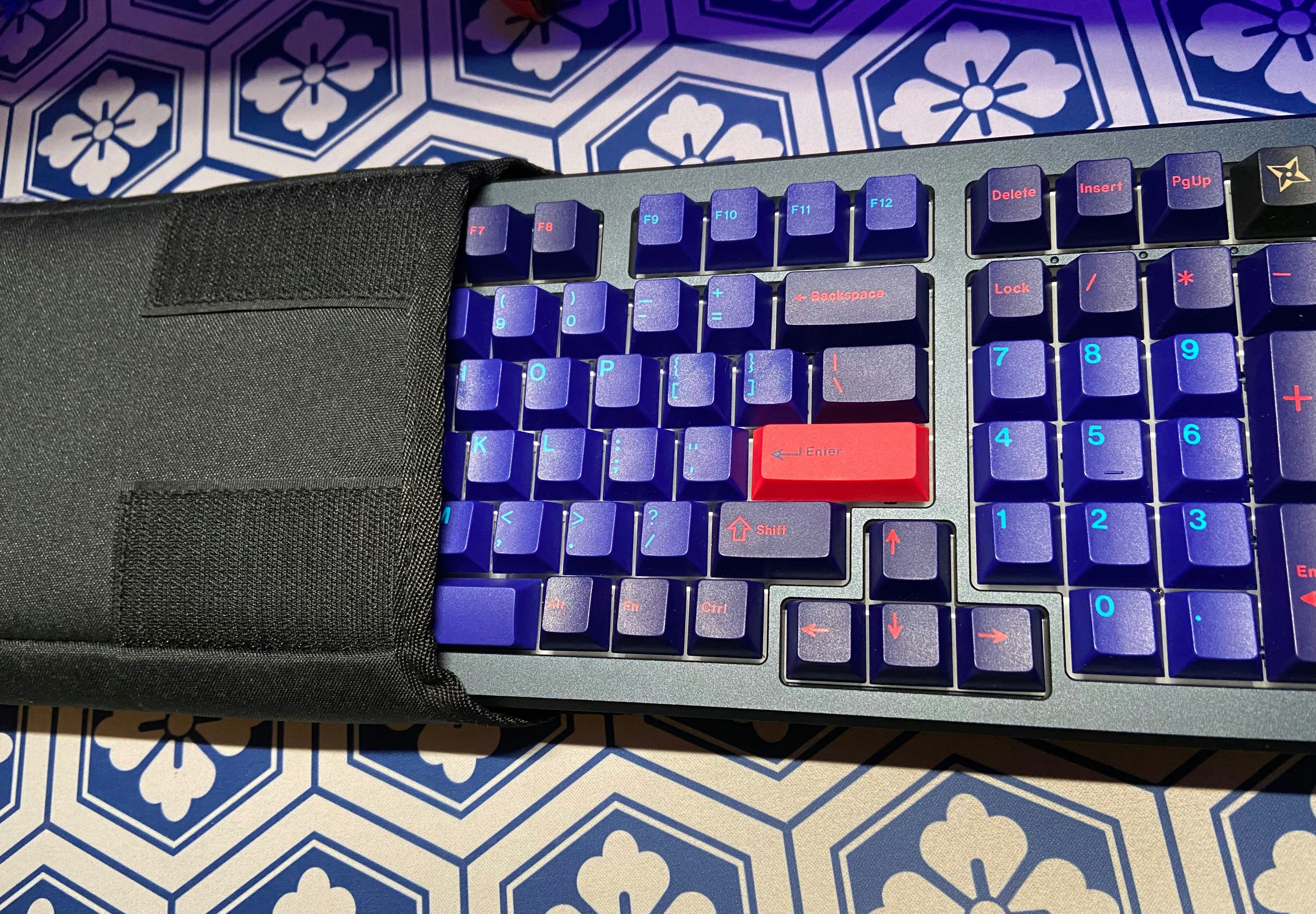 Akko Mod 004 is a little tight, but still fits! | Drop