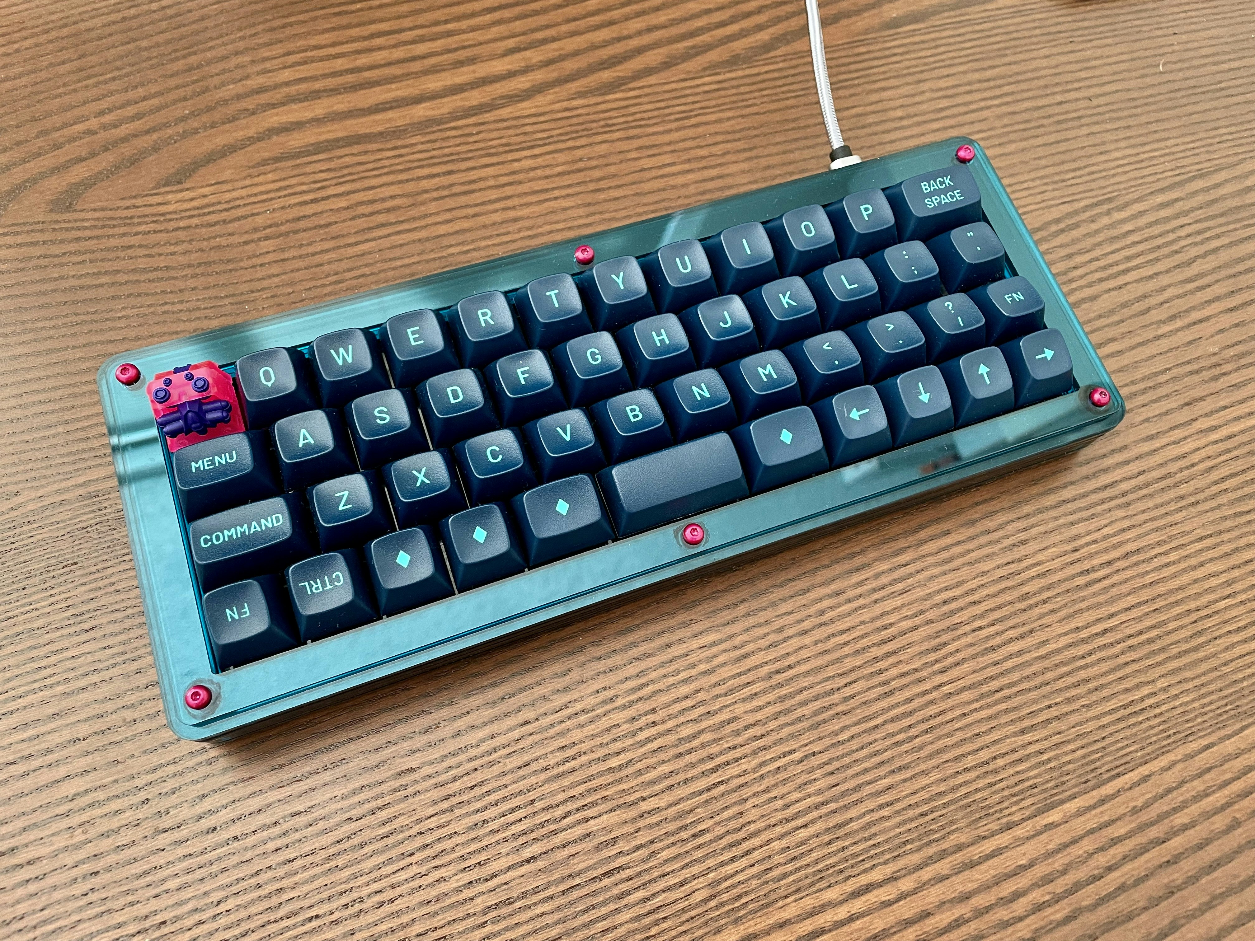 Dusk MT3 keycaps with SMKeyboards case for UT47. | Drop