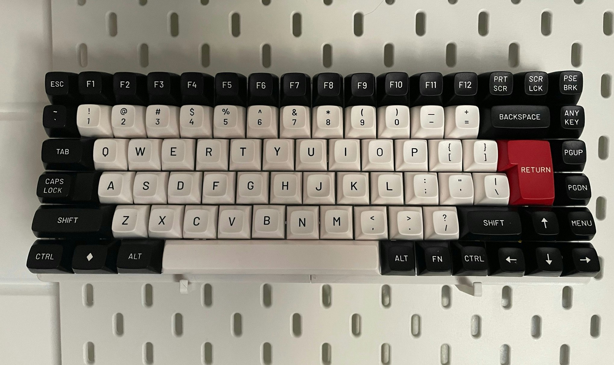 BoW & WoB with a bit of red | Drop