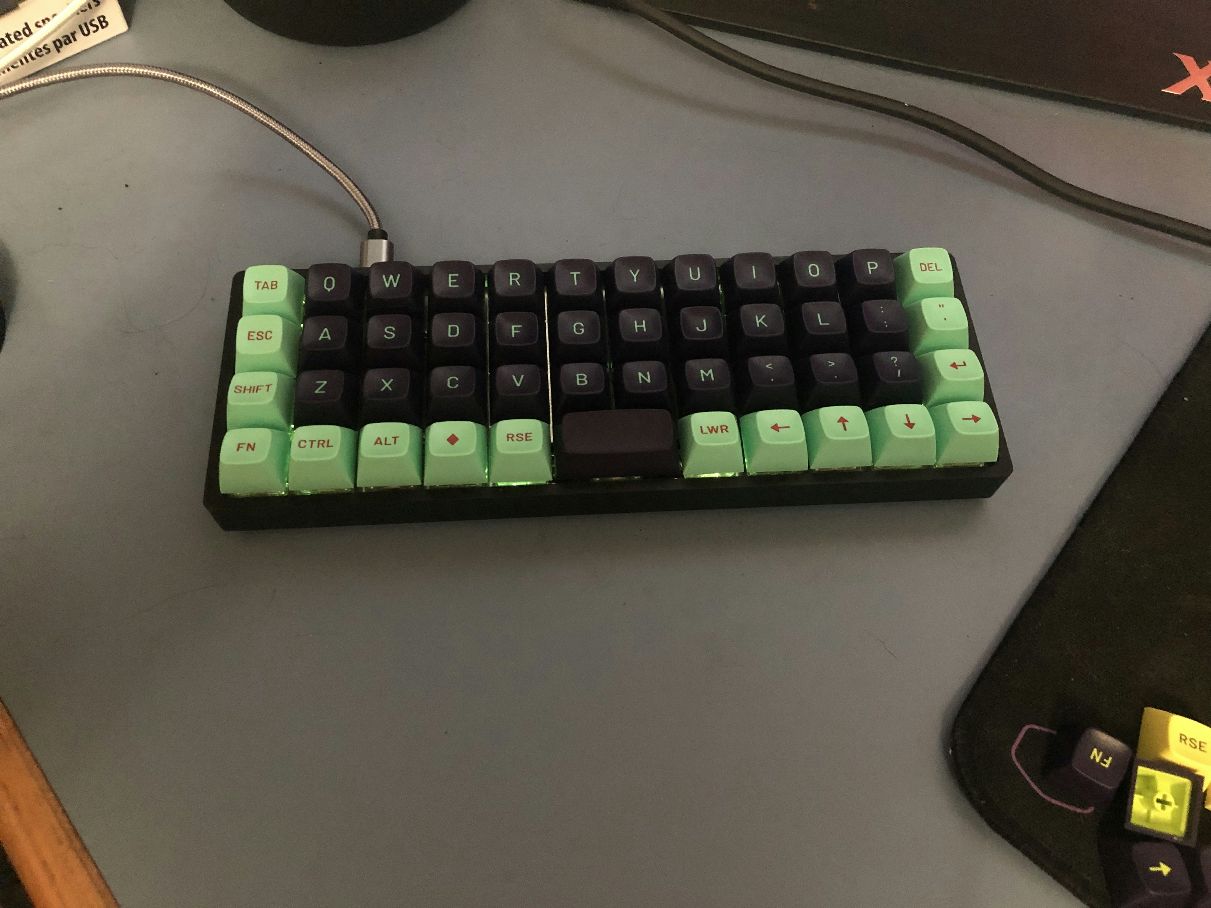 Mixed it up with other key caps. Looks fresh on my Planck | Drop