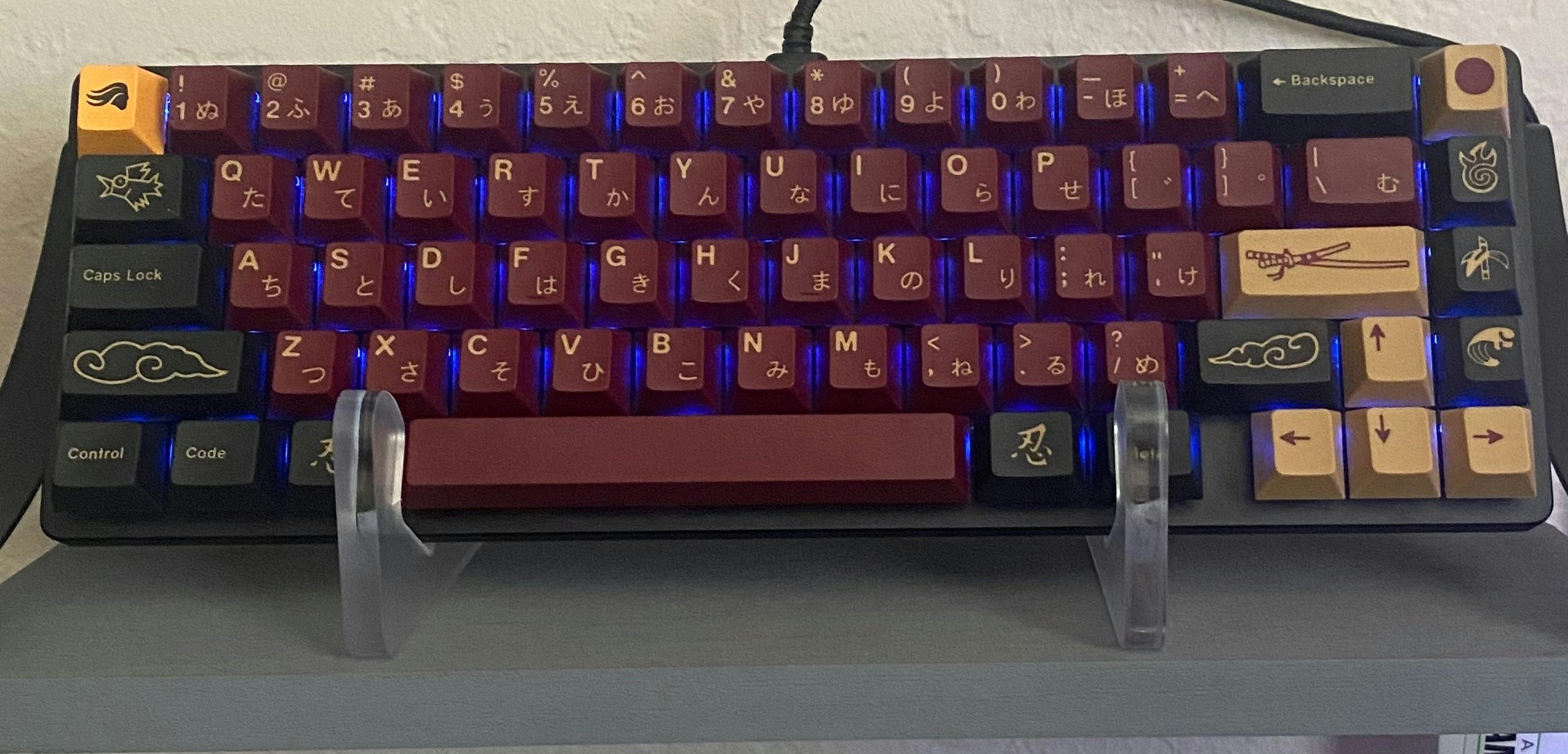 Single Tier Stand w/ GMMK 2 Keeb - GMK Red Samurai’s Keycaps | Drop