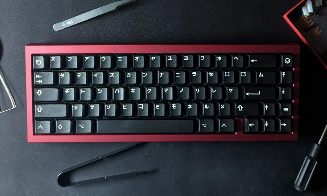 WoB Katakana on Burgundy Red QK65 | Drop