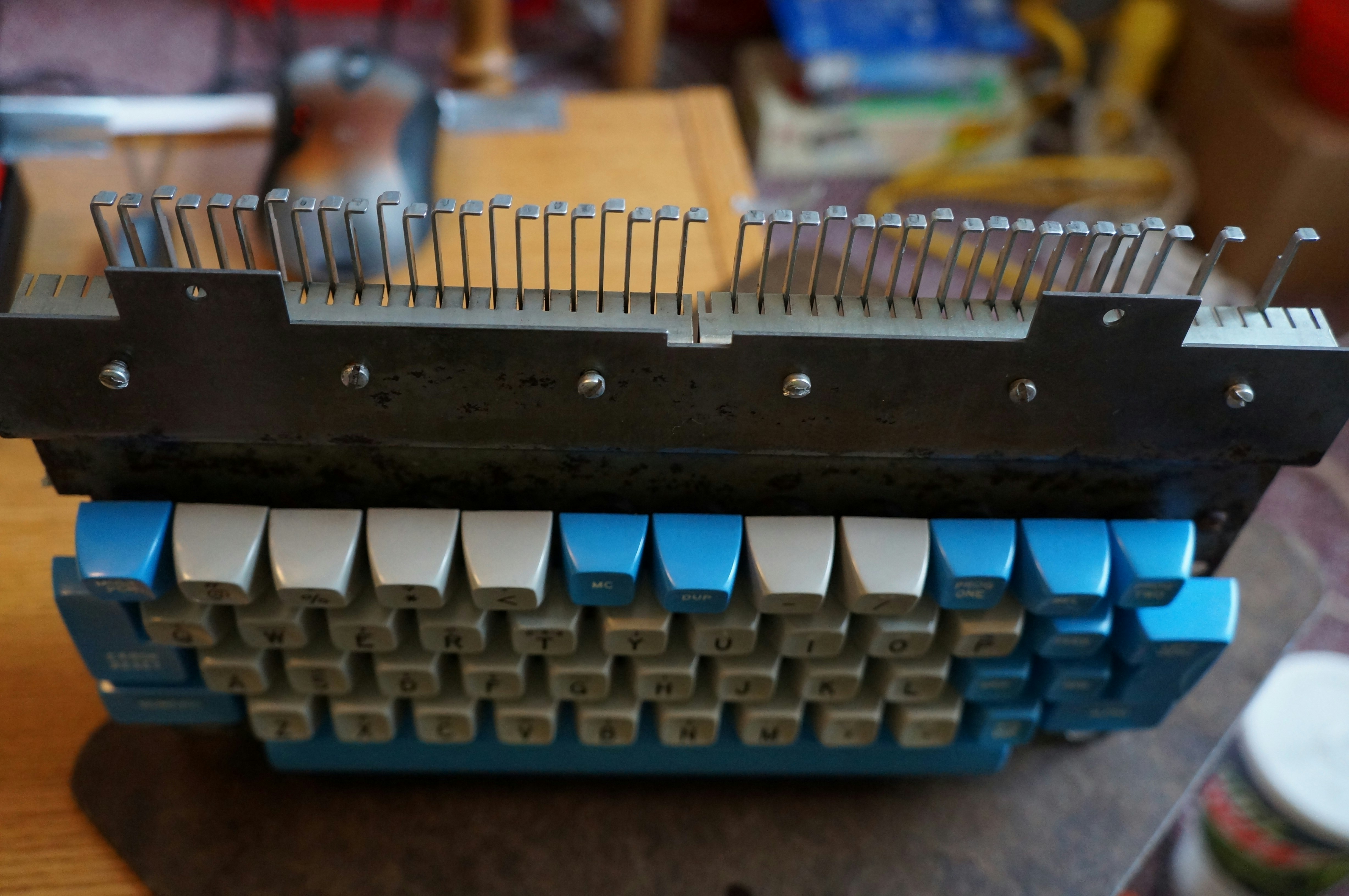 What Is The Difference Between Staggered And Ortholinear Layouts Drop