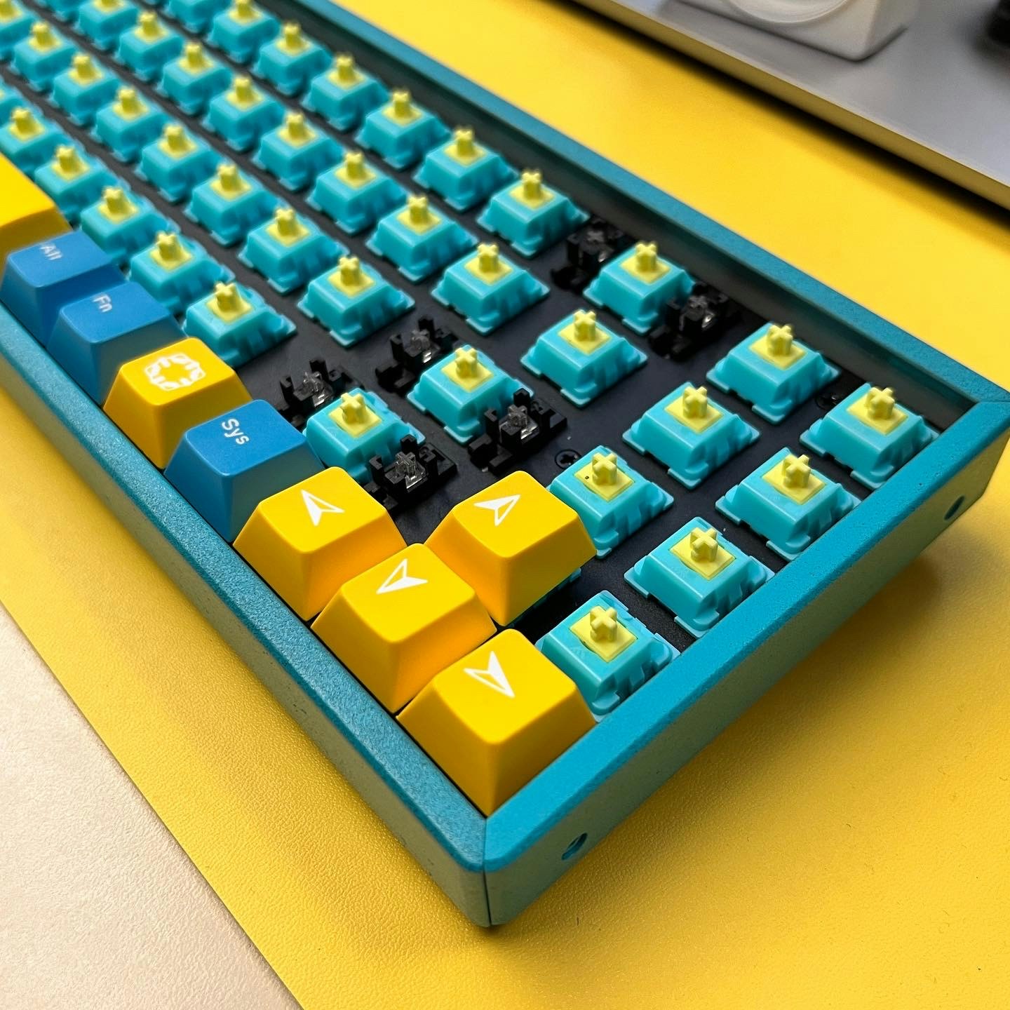 Belafonte on Keychron K14 wireless, KTT Sea Salt Lemon switches ...