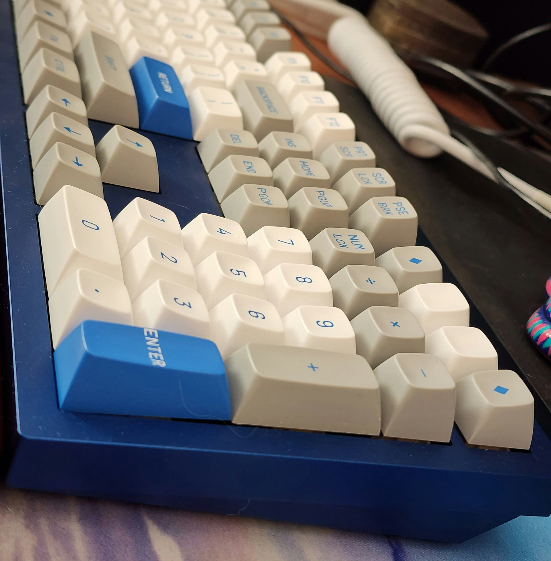 Drop MT3 Camillo keycaps on a Keychron Q6