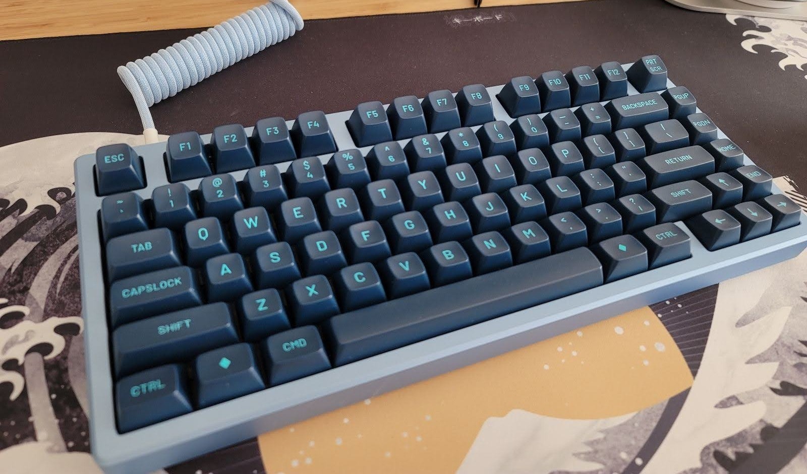 On the sky blue Bubble 75 | Drop