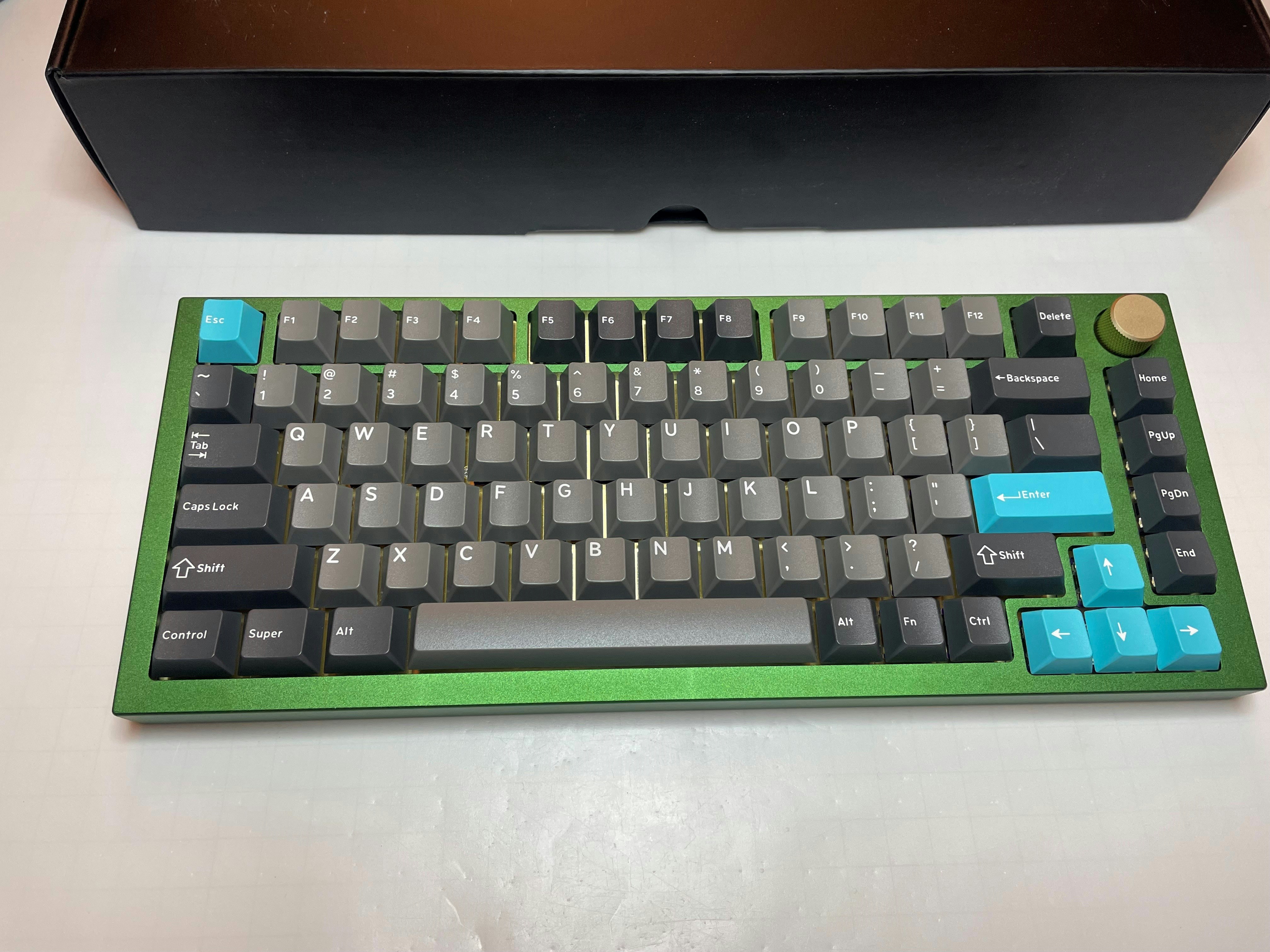 DCX Dolch clashing with a a green-topped GMMK Pro. | Drop