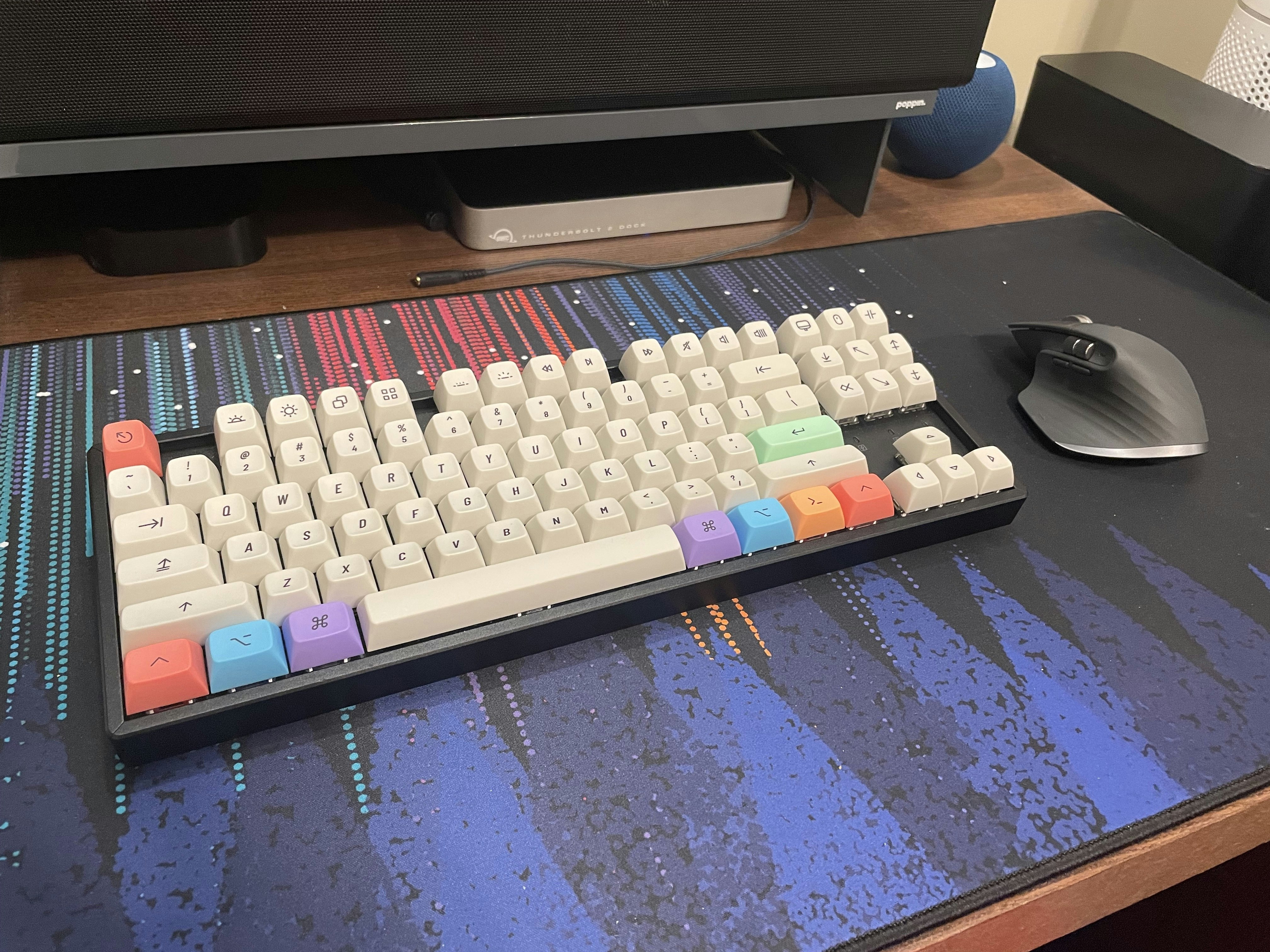 Accent mods look good with the LTT Northern Lights deskpad. | Drop