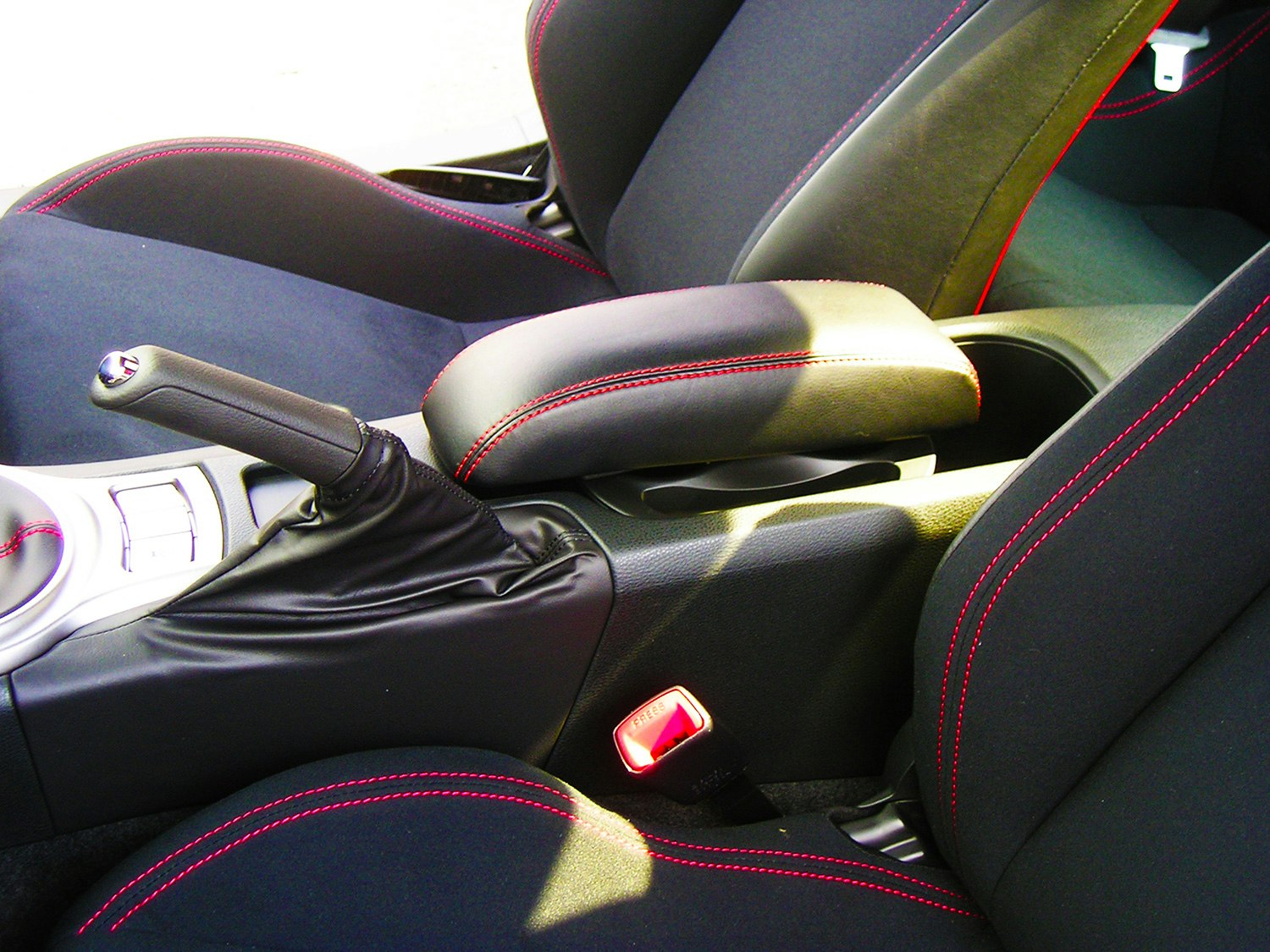 FR-S/BRZ Center Console Armrest | Drop