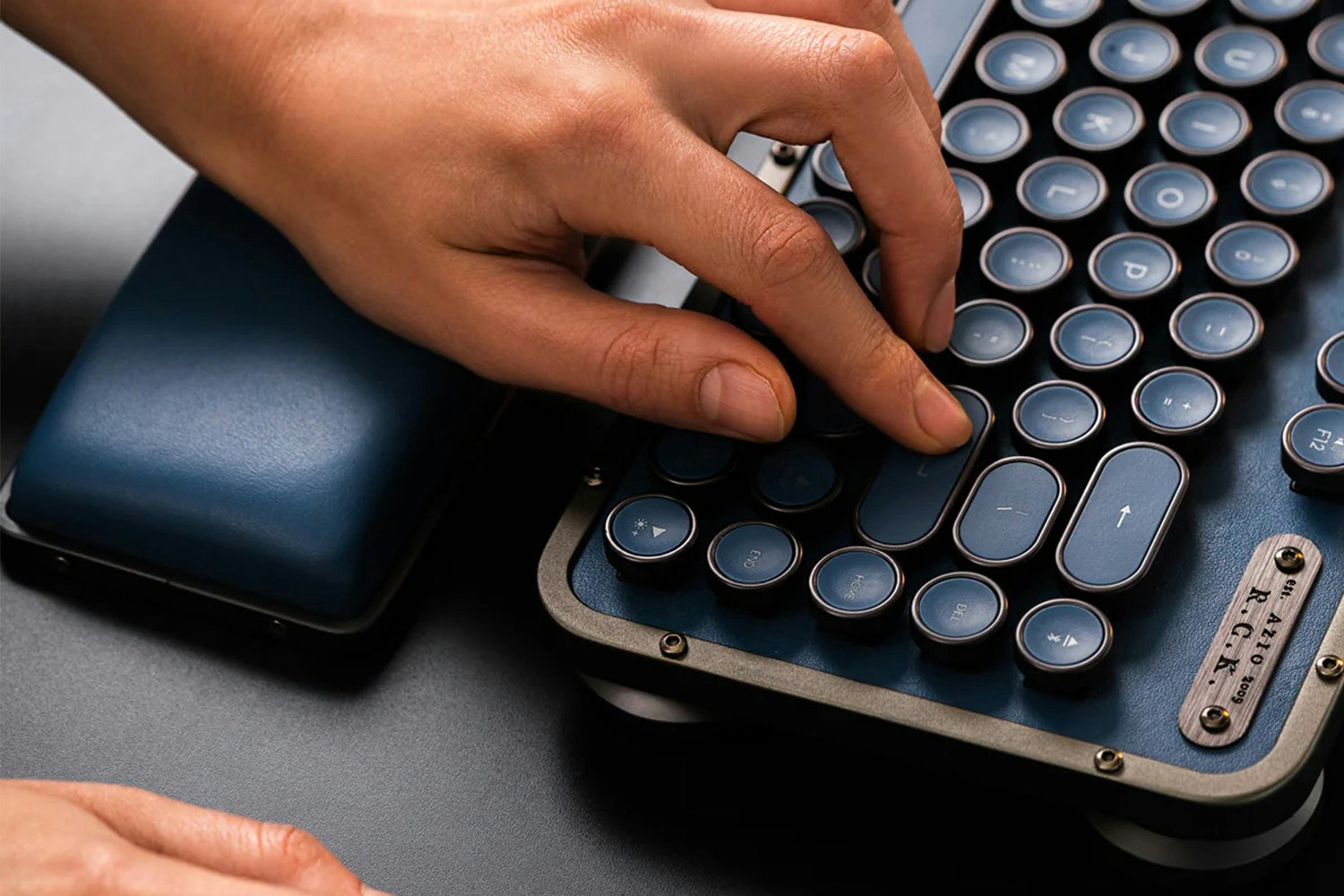 Azio Retro Compact Mechanical Keyboard Limited-Edition Bundle ...