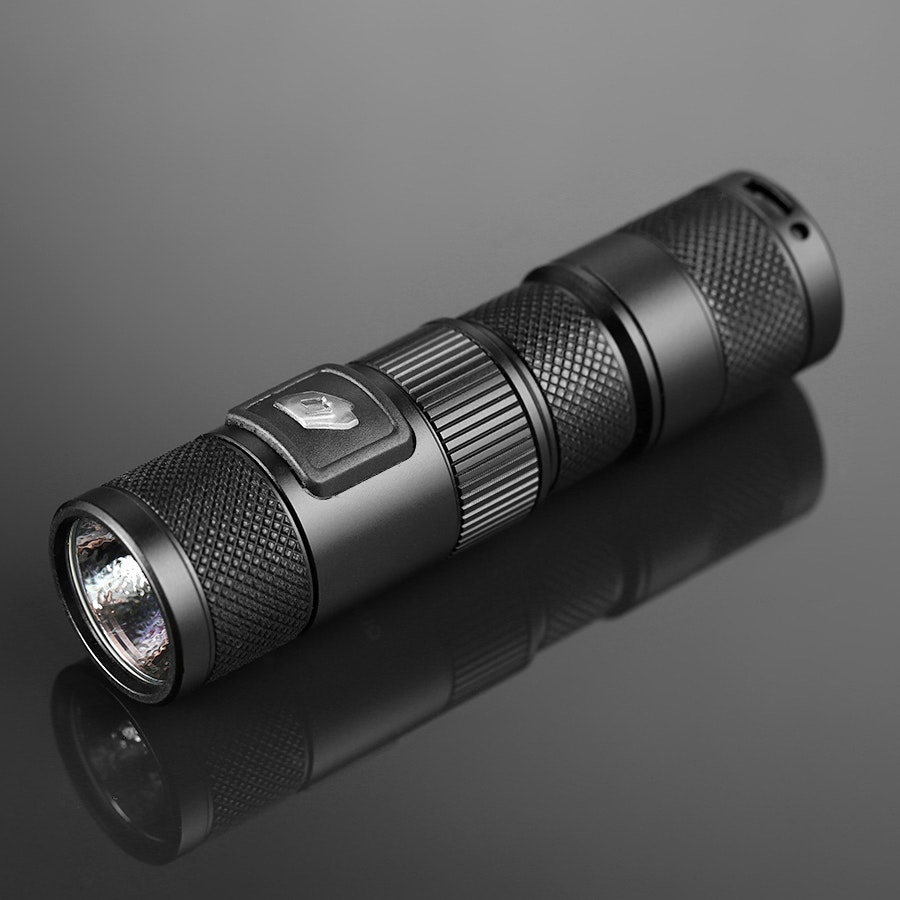 FOURSEVENS Quark Smart QSL Flashlight | Flashlights | Small Flashlights ...