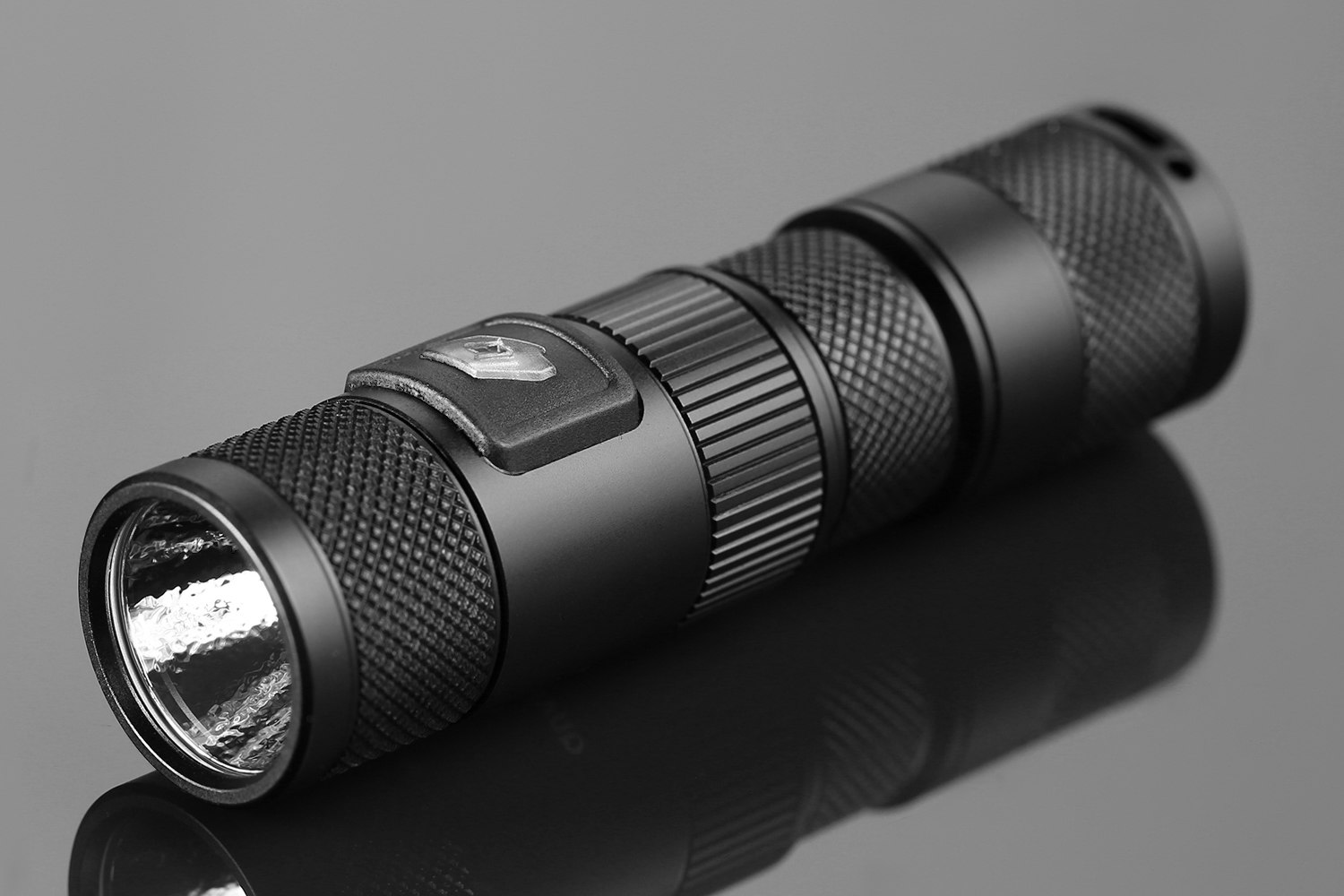 FOURSEVENS Quark Smart QSL Flashlight | Flashlights | Small Flashlights ...