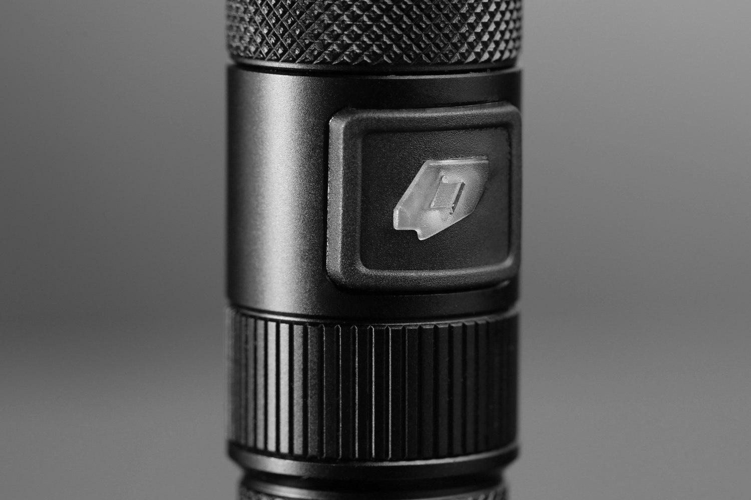 FOURSEVENS Quark Smart QSL Flashlight | Flashlights | Small Flashlights ...