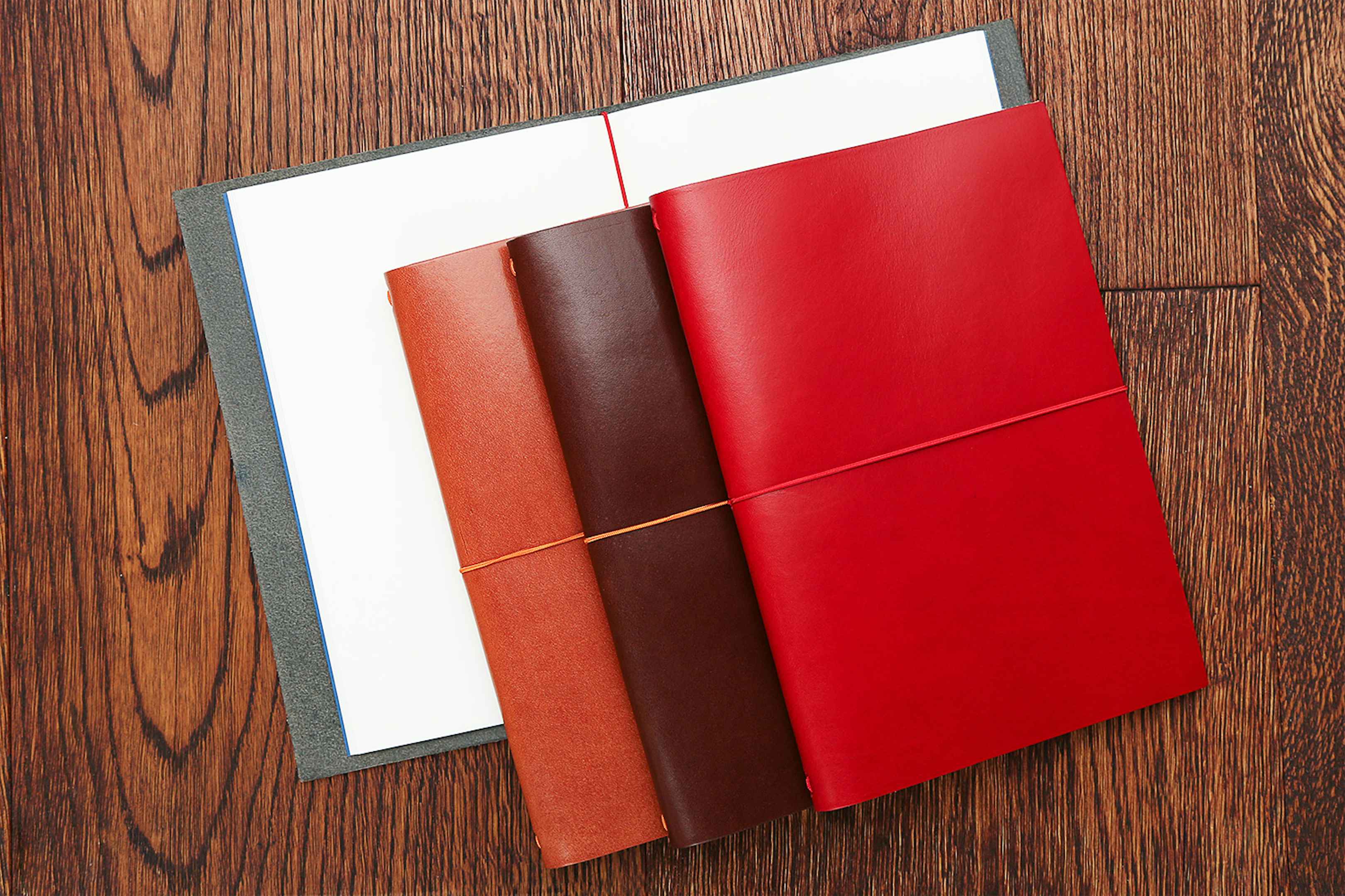 Paper Republic Grand Voyageur XL Notebook Paper Drop paper-republic-grand-voyageur-xl-notebook-paper-drop