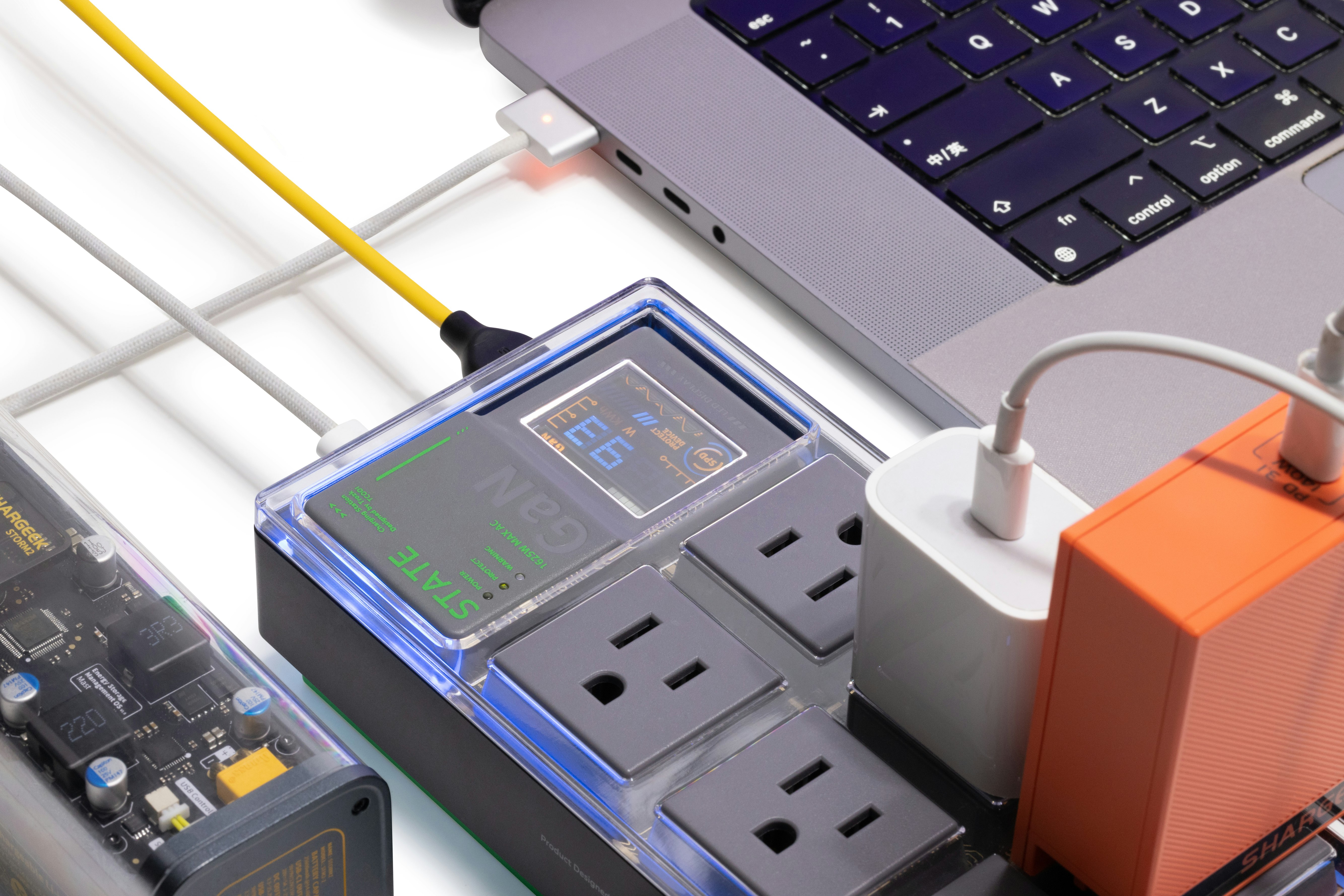 Trozk 65 RGB Charging Station | Battlestations | Desk Accessories ...